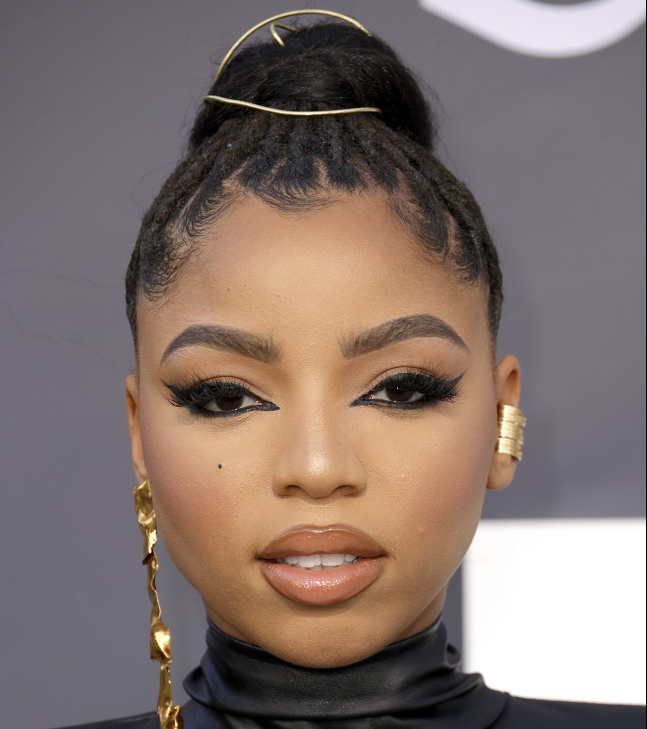 Chloe Bailey Goes From Casual To Glam In New TikTok Video While ...