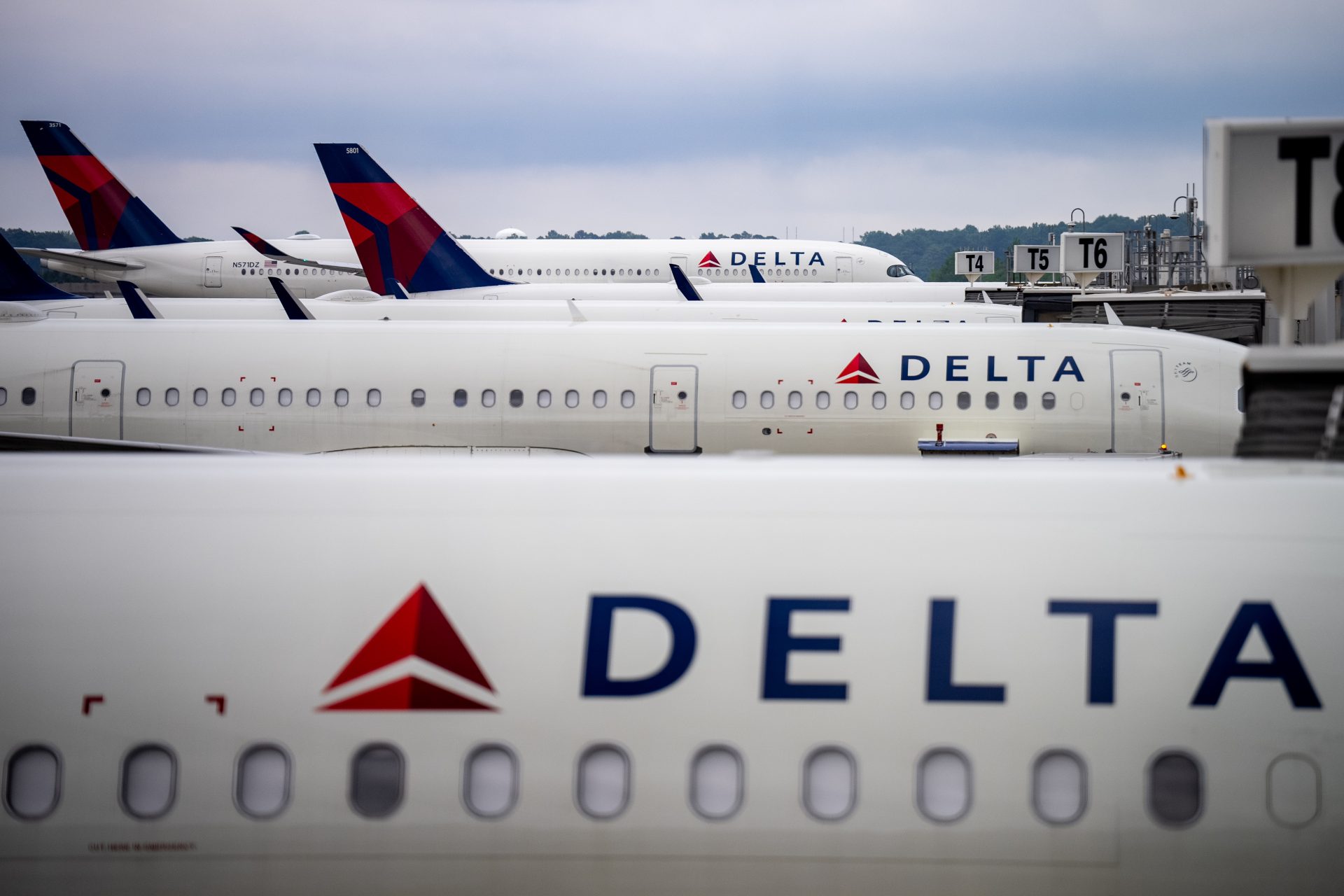 Delta: Video Shows 2 Planes Colliding On Atlanta Airport Taxiway