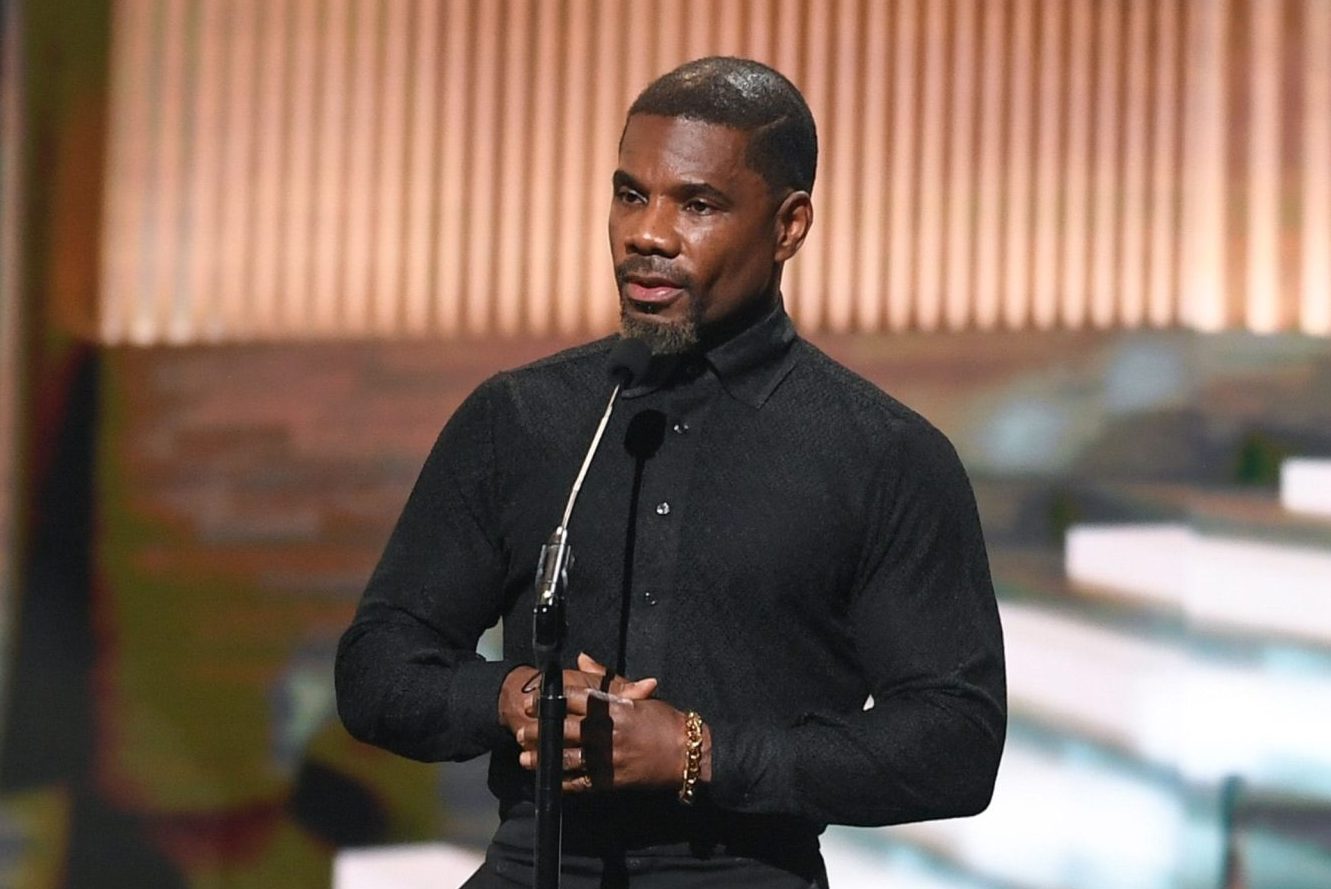 Kirk Franklin: Social Media Reacts To Jamaica Outfit Apology