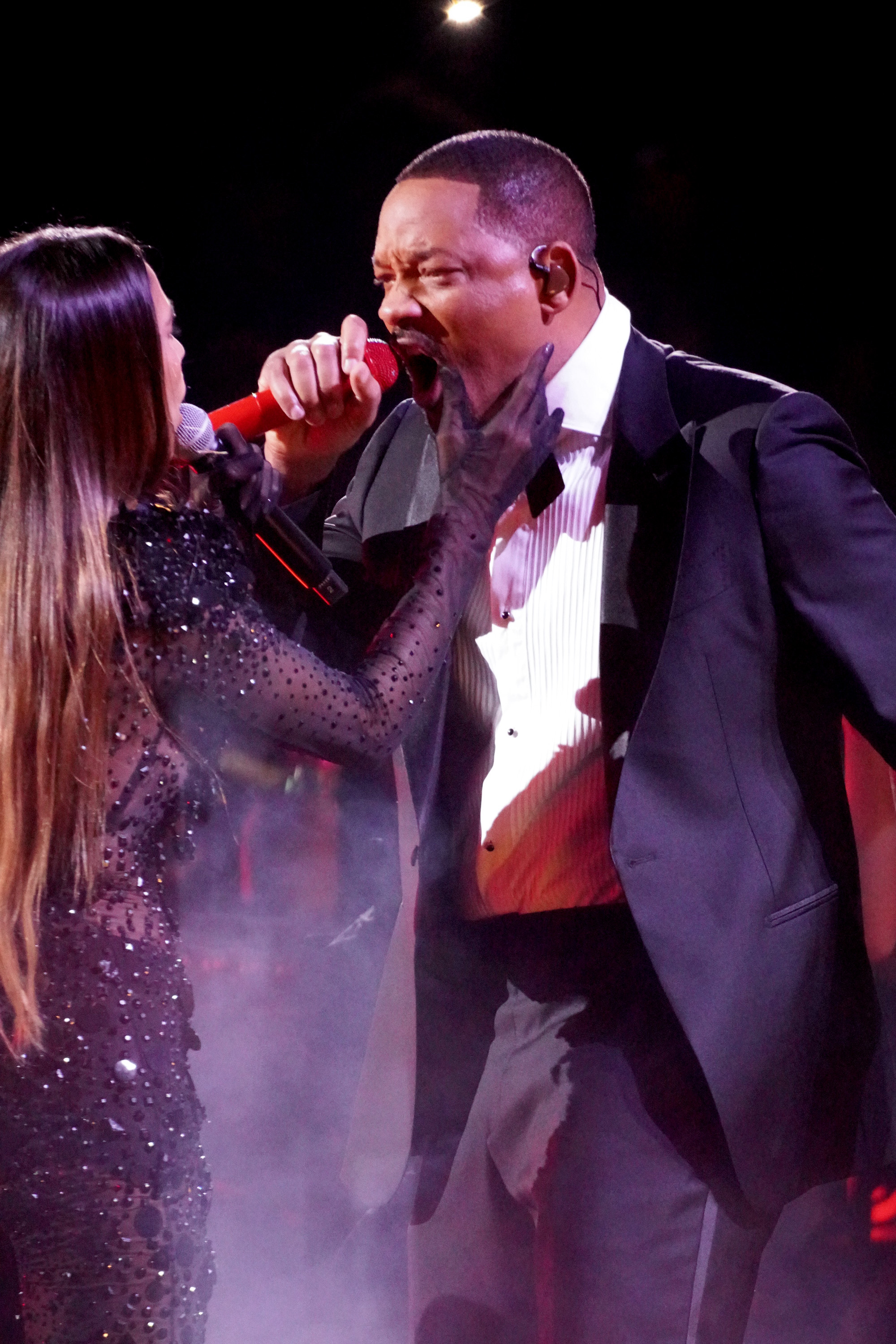 Will Smith & India Martínez Seemingly Kiss During Performance