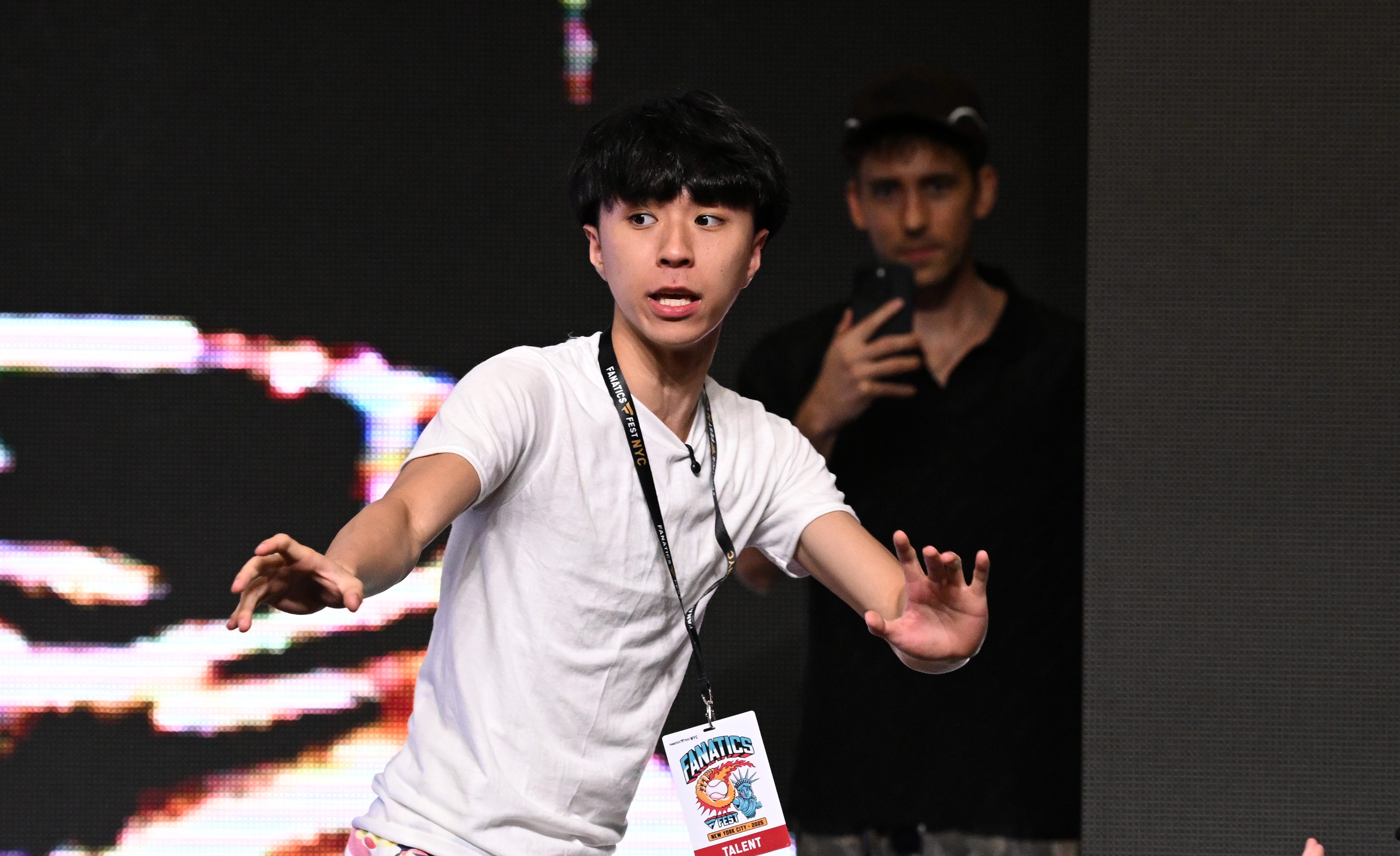 Ray: Fans Reacts After Streamer Pops Out With Mystery Woman