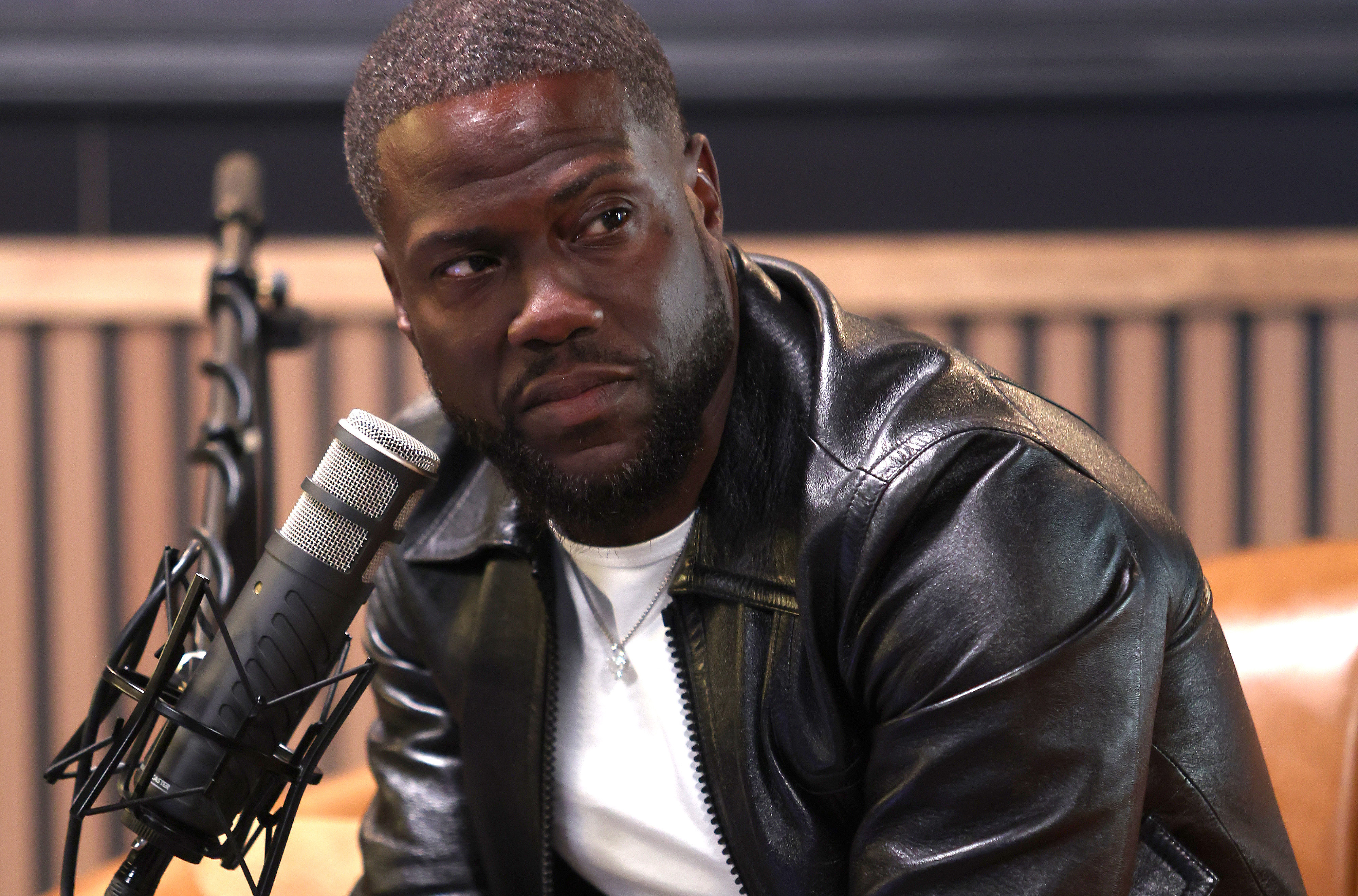 Kevin Hart: Wax Figure Drops & Fans Can’t Even Tell Who It Is